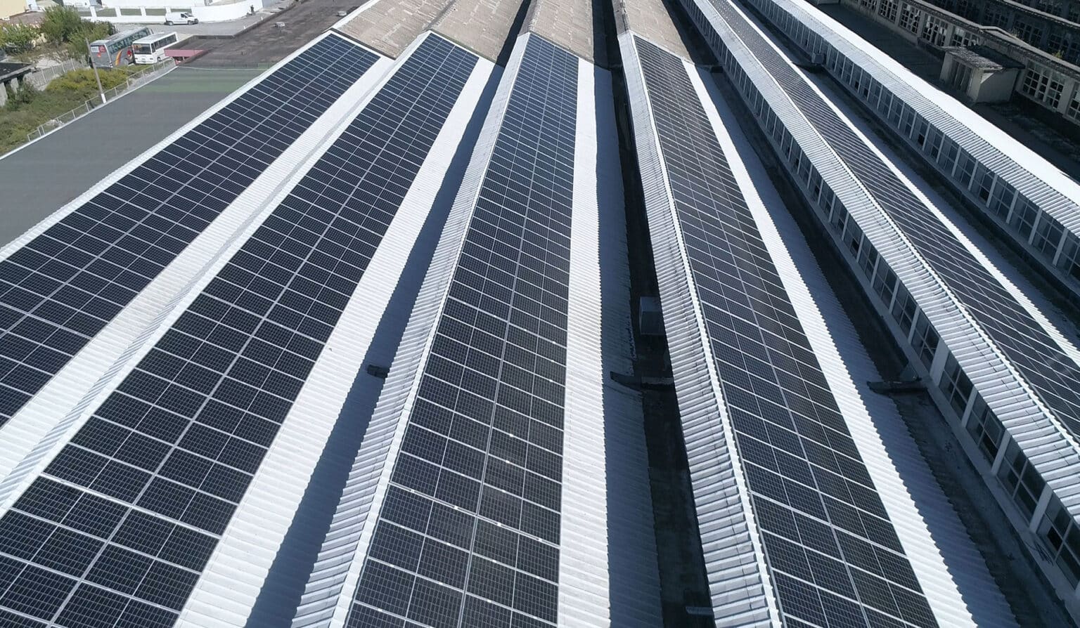 K2 BasicRail System auf Sandwichpaneelen - K2 Systems