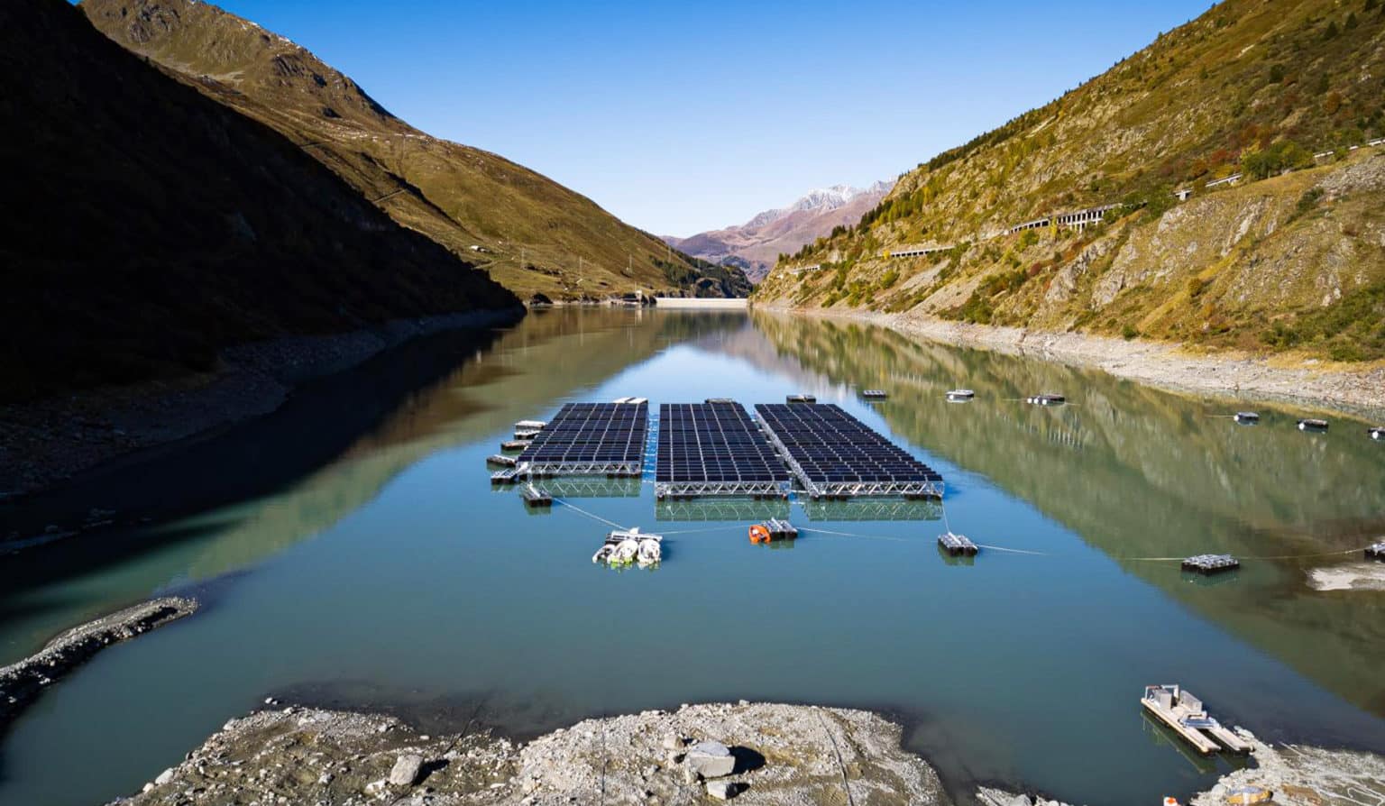 K2 substructure on the world's first floating solar installation in the mountains - K2 Systems